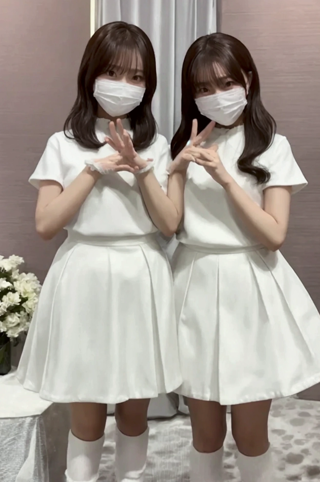 Idol Pose Hotel bed High image quality Bust size is D cup Shorten your ...