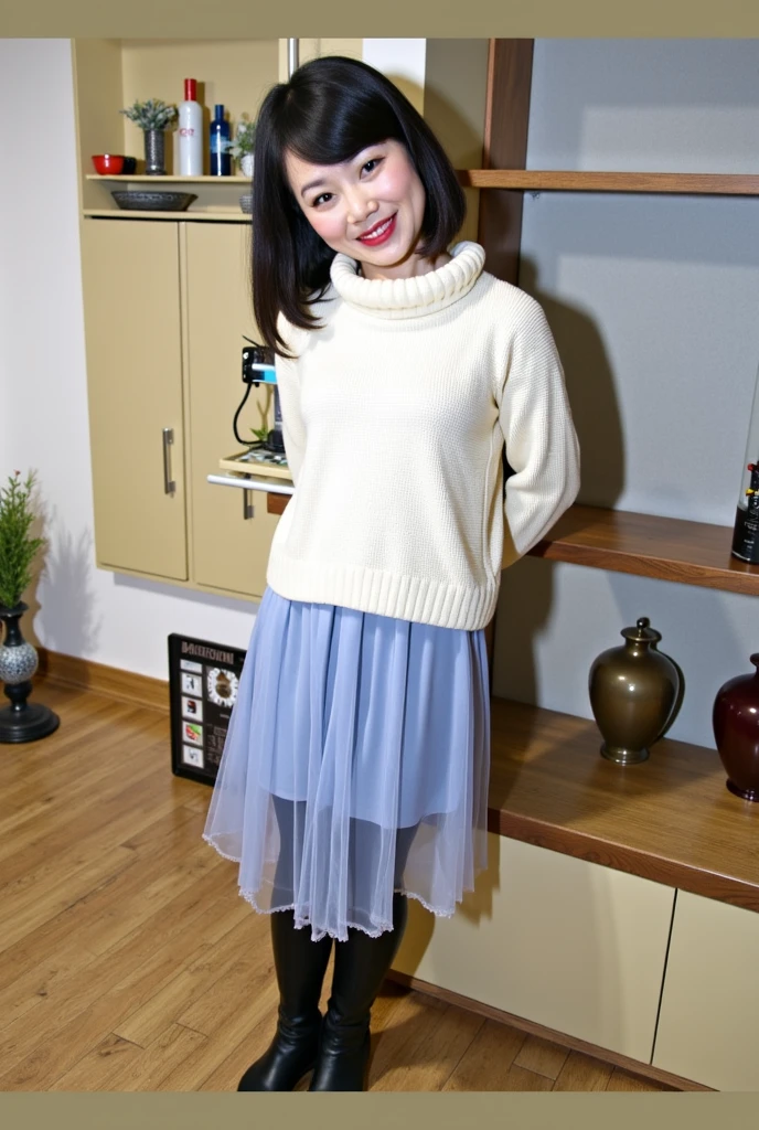 Bewitching Japanese Milf 、 with an inviting gaze、plump breasts and hips ...