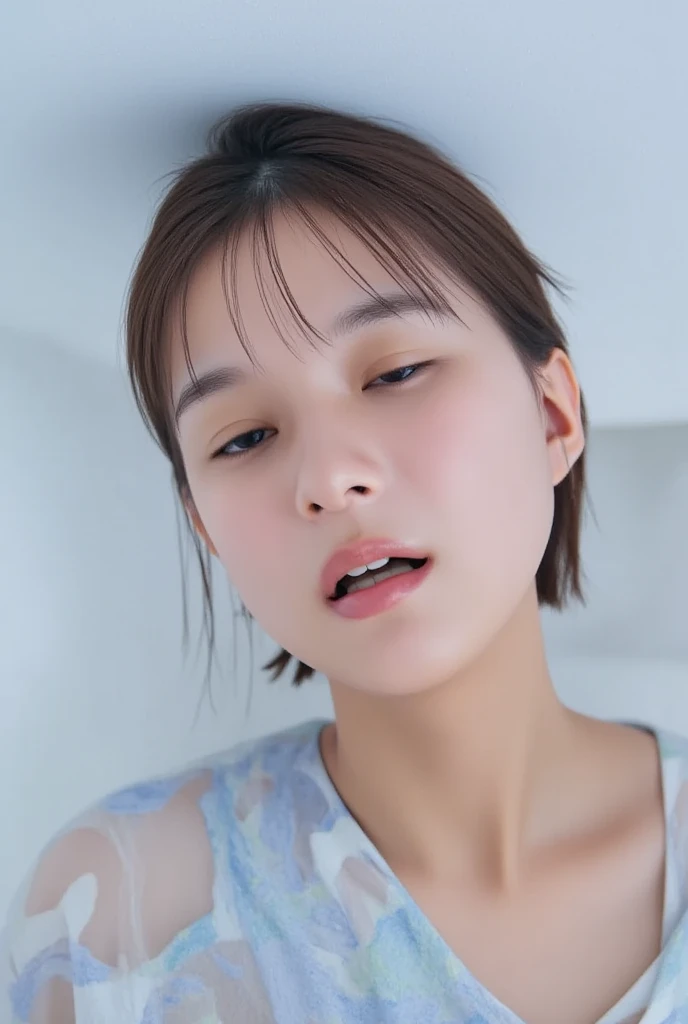 Japanese women, Upper body photo, from below, the expression of climax ...