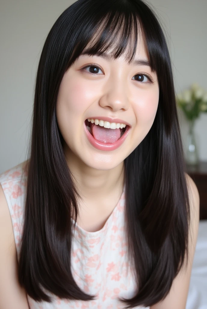 Girl, black hair with a young pattern, long hair , open your mouth wide ...