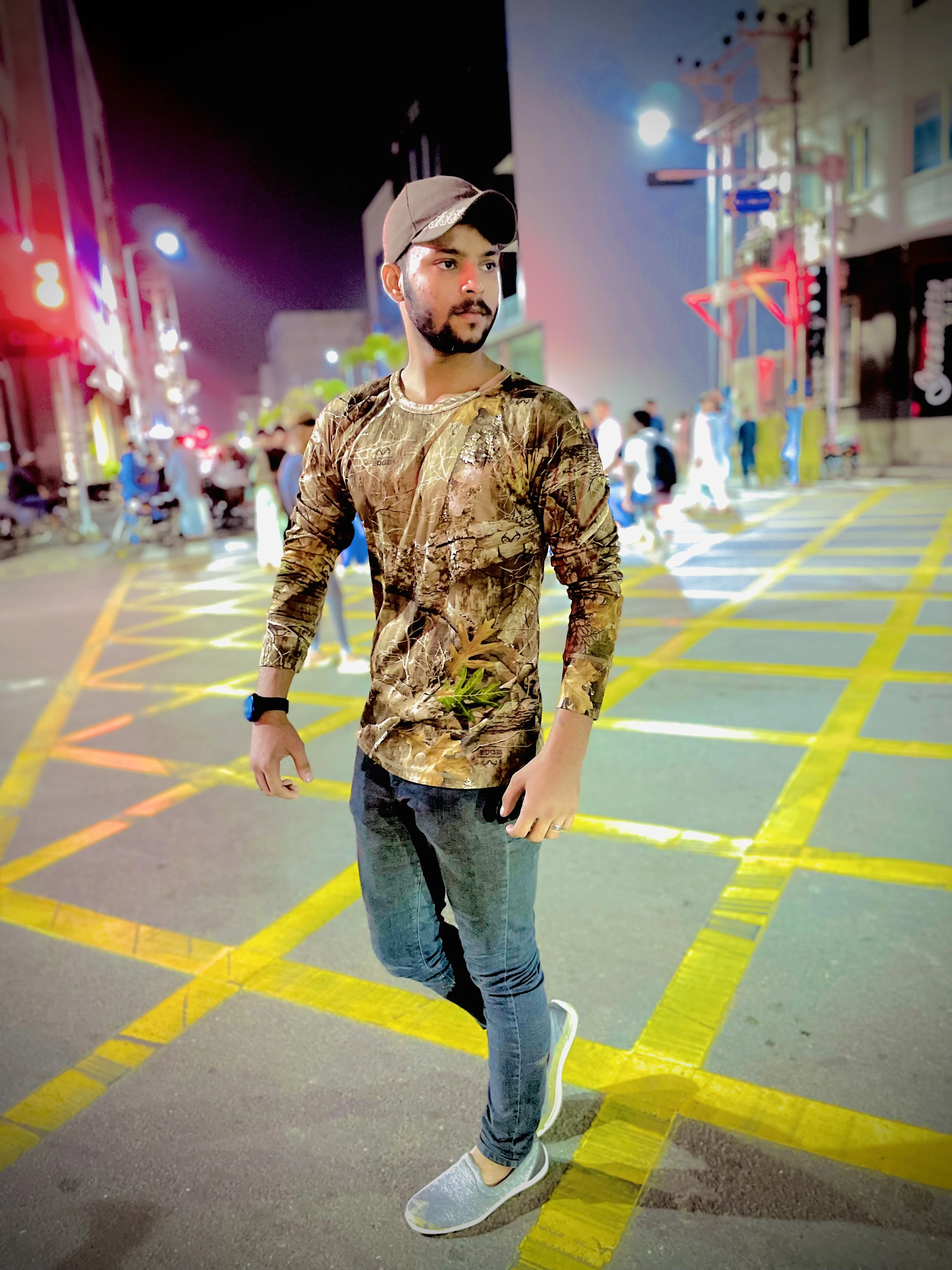 Chat with Hamza - Free & Personalized AI Character Chat